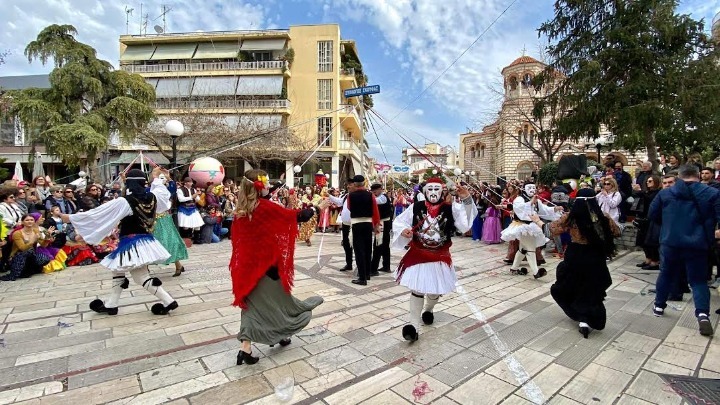 «Μπαντίδοι και Γαϊτανάκι»: Το αποκριάτικο έθιμο της Άρτα - Anamniseis